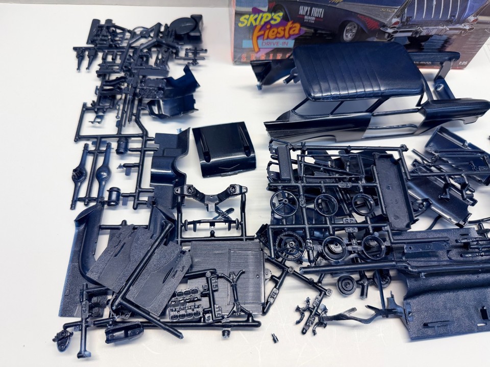 Revell 1:25 Skip's Fiesta Drive-IN 1957 Chevrolet Nomad Vintage Boxed ...