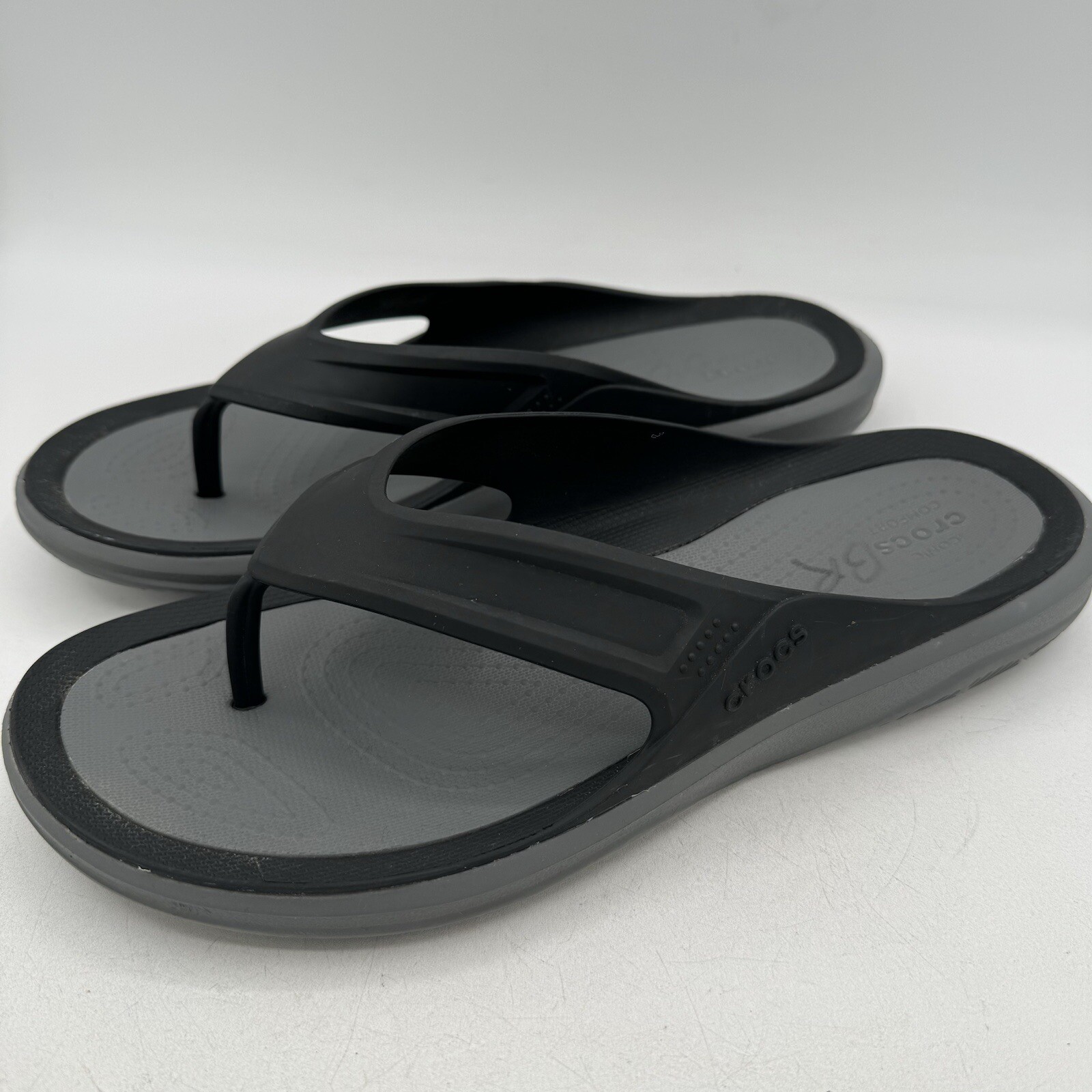 Mens CROCS Iconic Comfort Travel Beach Black Gray Fli… - Gem