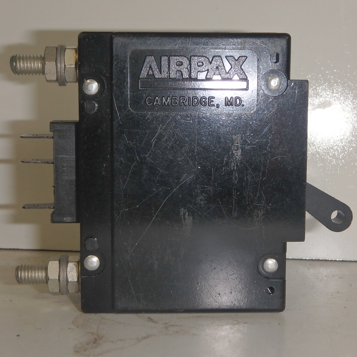 AirPax Circuit Breakers 2.5 Amps 250VAC Trip Amps 3.13 #65-252 for sale ...