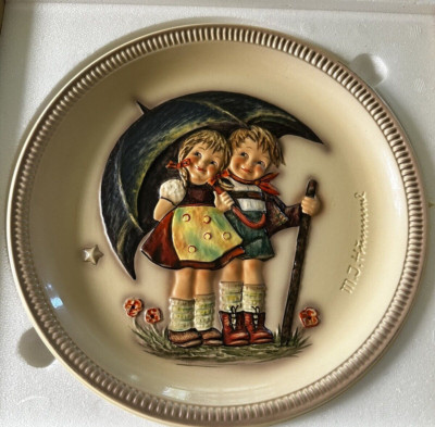 M.I. Hummel 1975 1st Edition Anniversary Plate 10" "STORMY WEATHER ...