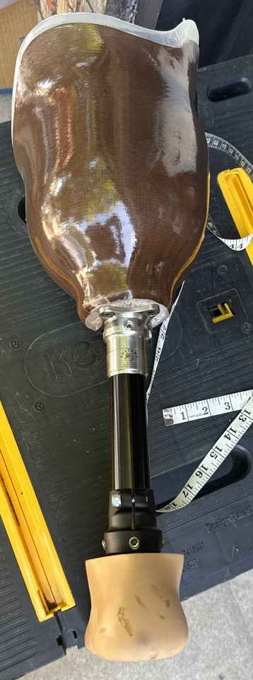 Prosthetic Right Leg, Carbon Fiber Socket, Bulldog W/Gel 22”tall | eBay
