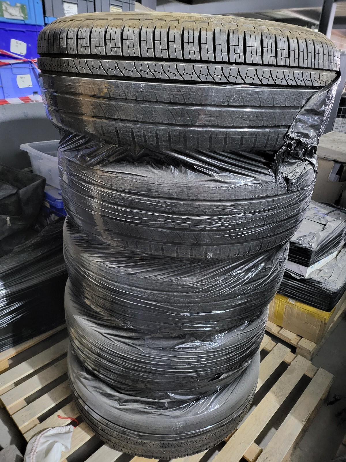 Land Rover Defender Alloys Style 5095 + Pirelli Scorpion 255/60 R20 ...