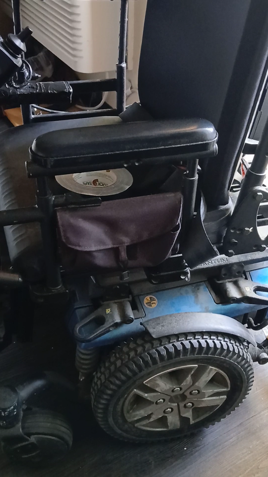 QUANTUM J4 HD Power Wheel Chair used 2022Chair with raise, tilt and ...