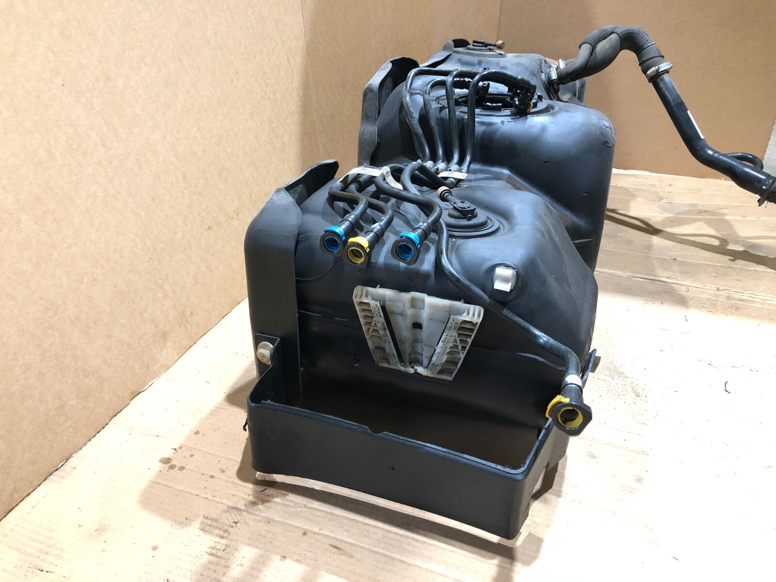 2017 Ford F-350 4dr Crew CAB OEM 34 Gal Diesel Fuel Tank Hc34-9a032-bd ...