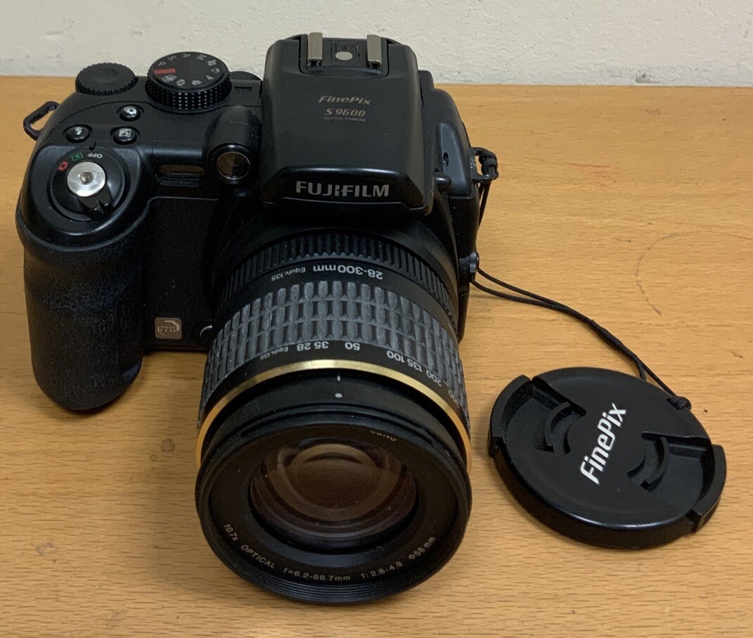 Fujifilm FinePix S Series S9600 Zoom 9.0MP Digital Camera - Black (Kit ...