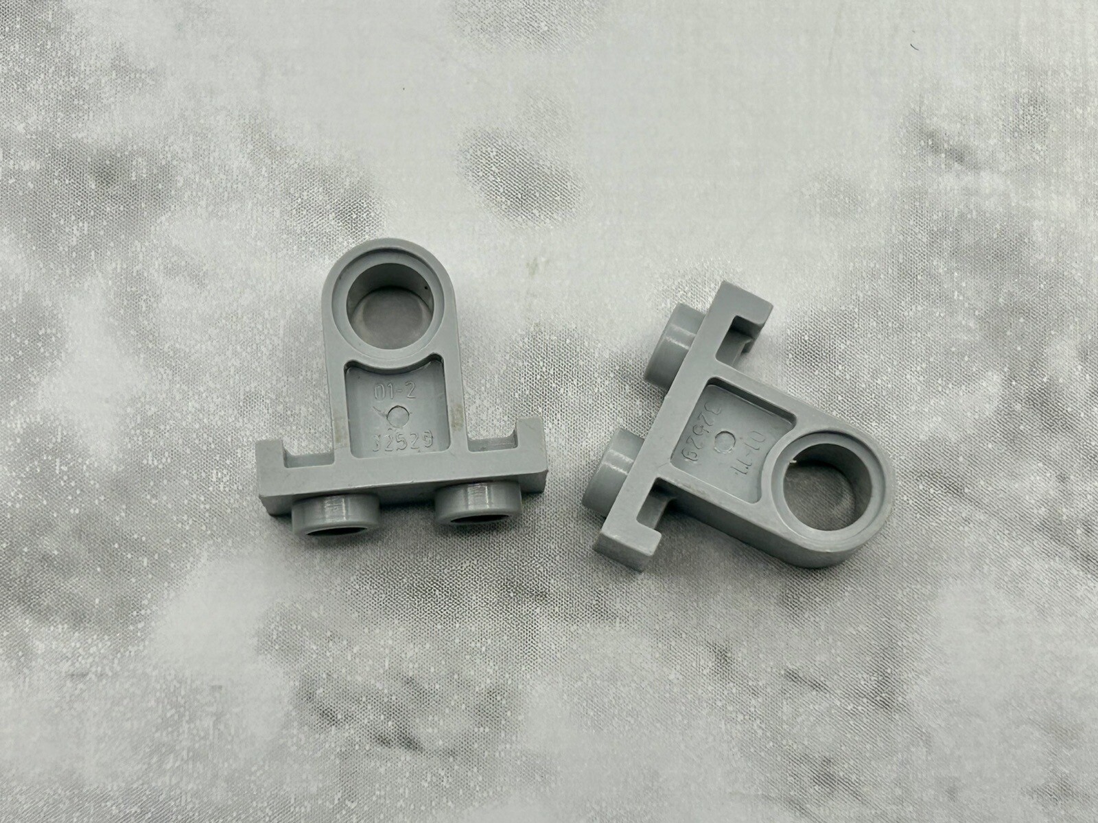 Lego Parts (2) Light Bluish Gray Technic Pin Connector Plate One Hole ...