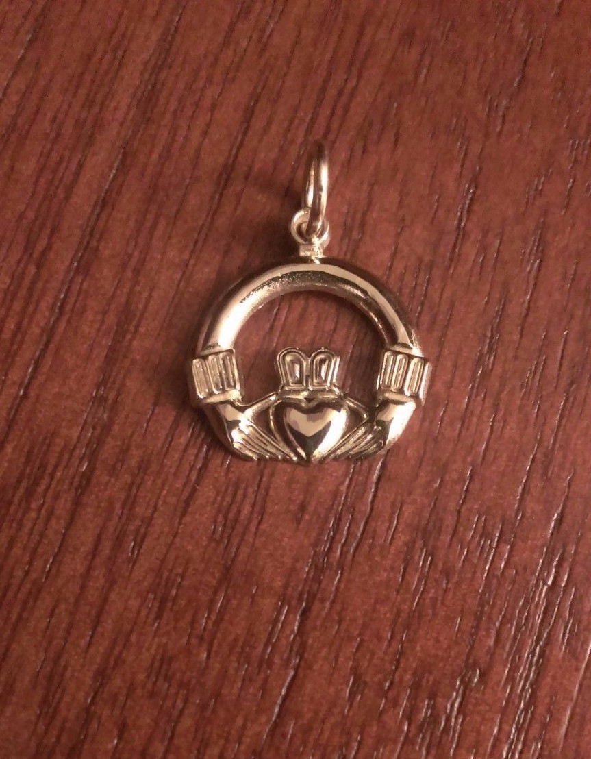 10K YELLOW GOLD SMALL CLADDAGH CHARM / PENDANT (MEN/WOMEN) - 0.9 GM 0.8 ...