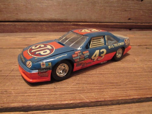 Vintage PONTIAC #43 "STP" NASCAR BUILT MODEL KIT - JUNKYARD PARTS! | eBay