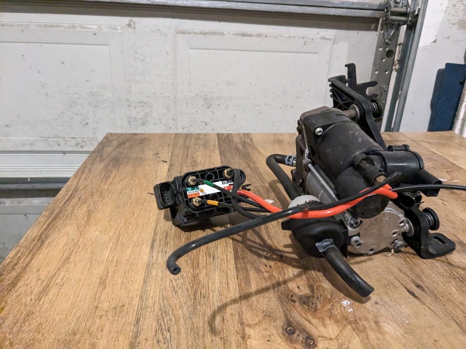 Jaguar XJ X351 2014 Air suspension compressor pump AW933B484AF with ...