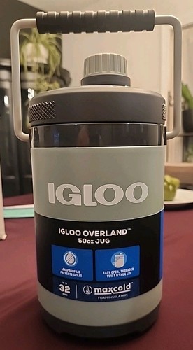 New Igloo Overland 50 Oz. Water Jug (6" x 6x" 10") Maxcold Foam ...