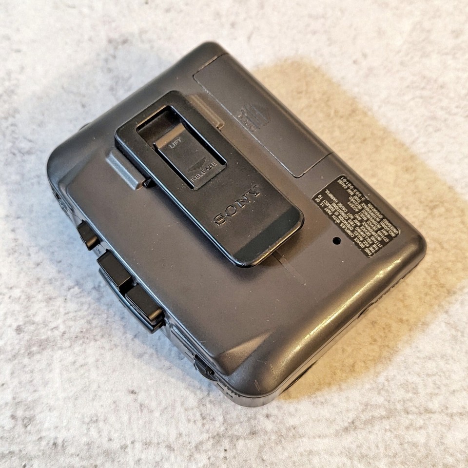 Sony Walkman WM-FX423 FM/AM Cassette Player Only Radio & Screen Works ...