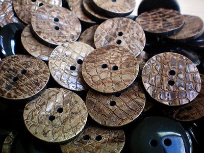 Buttons 23mm 36L Light Brown Natural Shiny Shimmer Mock Crock 2 Hole ...