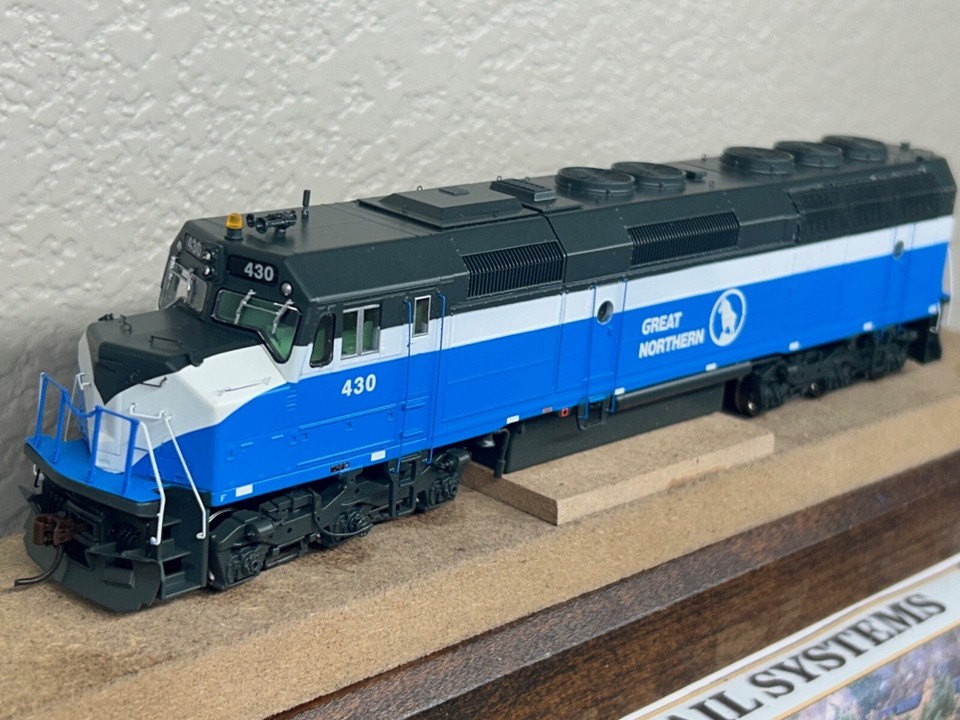 GREAT NORTHERN F45 " BIG SKY BLUE " LOCO - DC/DCC & SOUND GENESIS HO ...