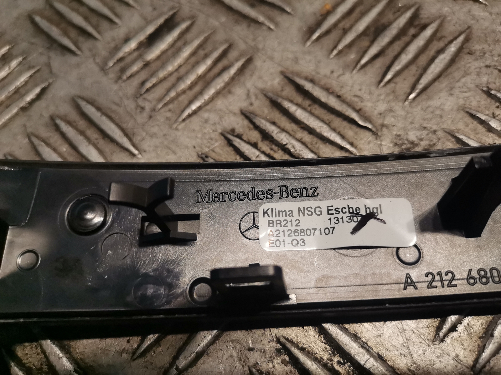 MERCEDES-BENZ W212 E Class Centre Console Climate Control Trim ...