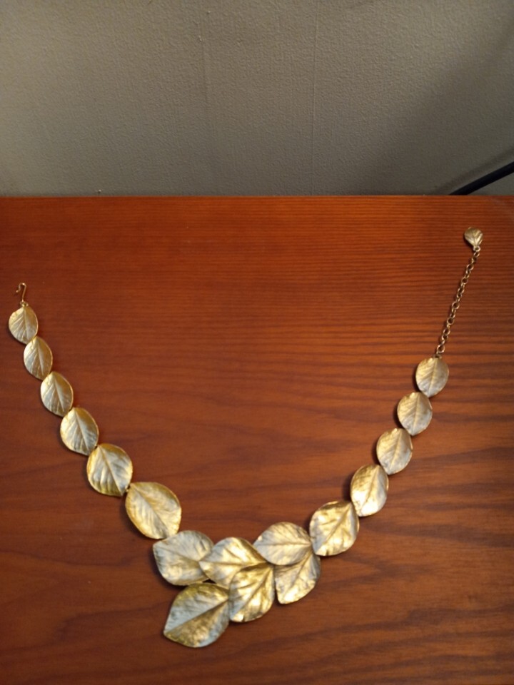 Trifari Gold Toned Leaf Necklace - Gem