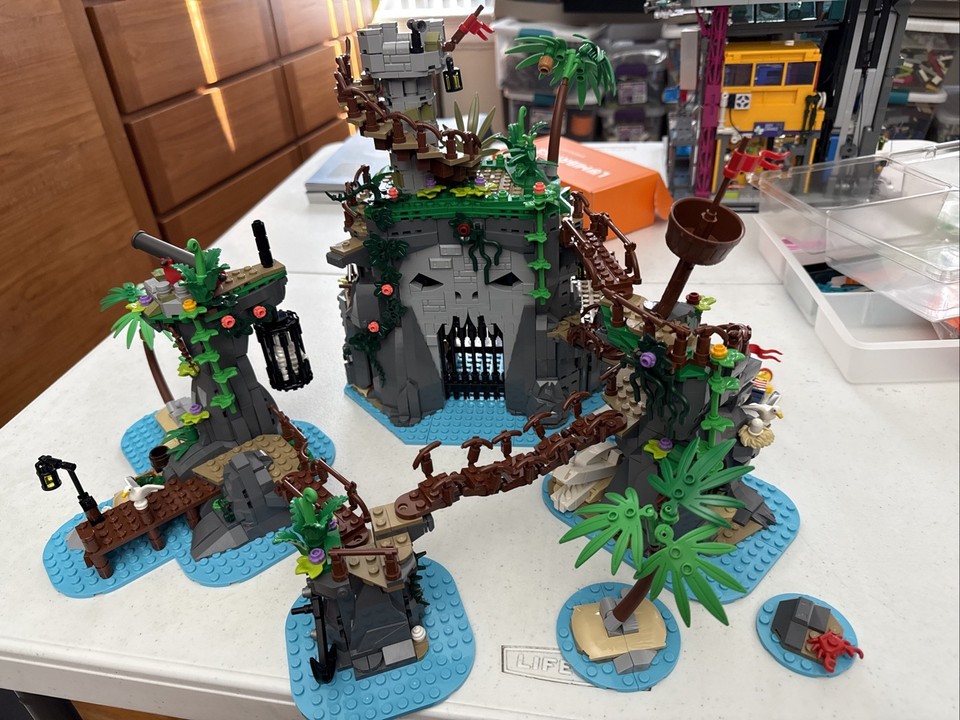 LEGO 910038 Bricklink Ominous Isle - 100% Complete w/Box | eBay