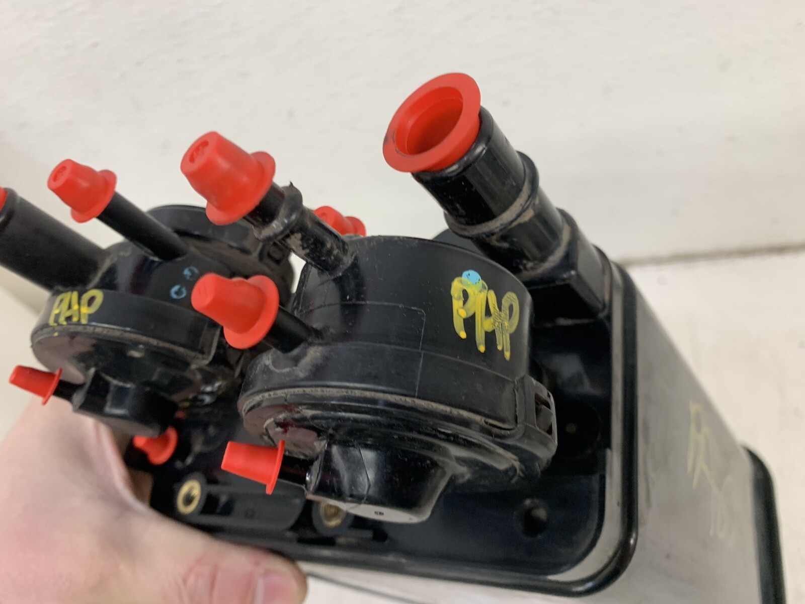 2003-2004 Toyota Corolla & Matrix fuel vapor charcoal canister 77740 ...