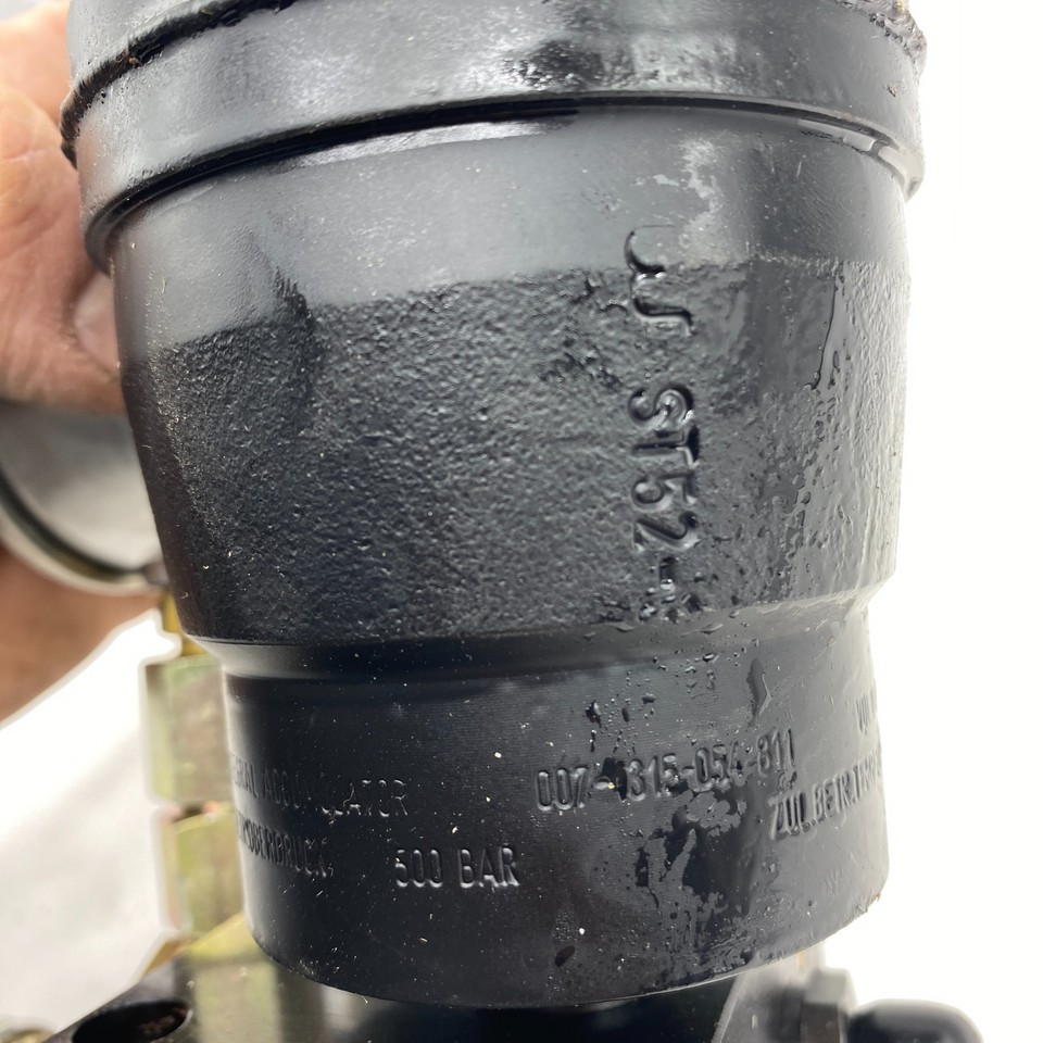 PRESSURE RELIEF VALVE W/INTEGRAL ACCUMULATOR W/GAUGE W/ROMHELO PISTON ...