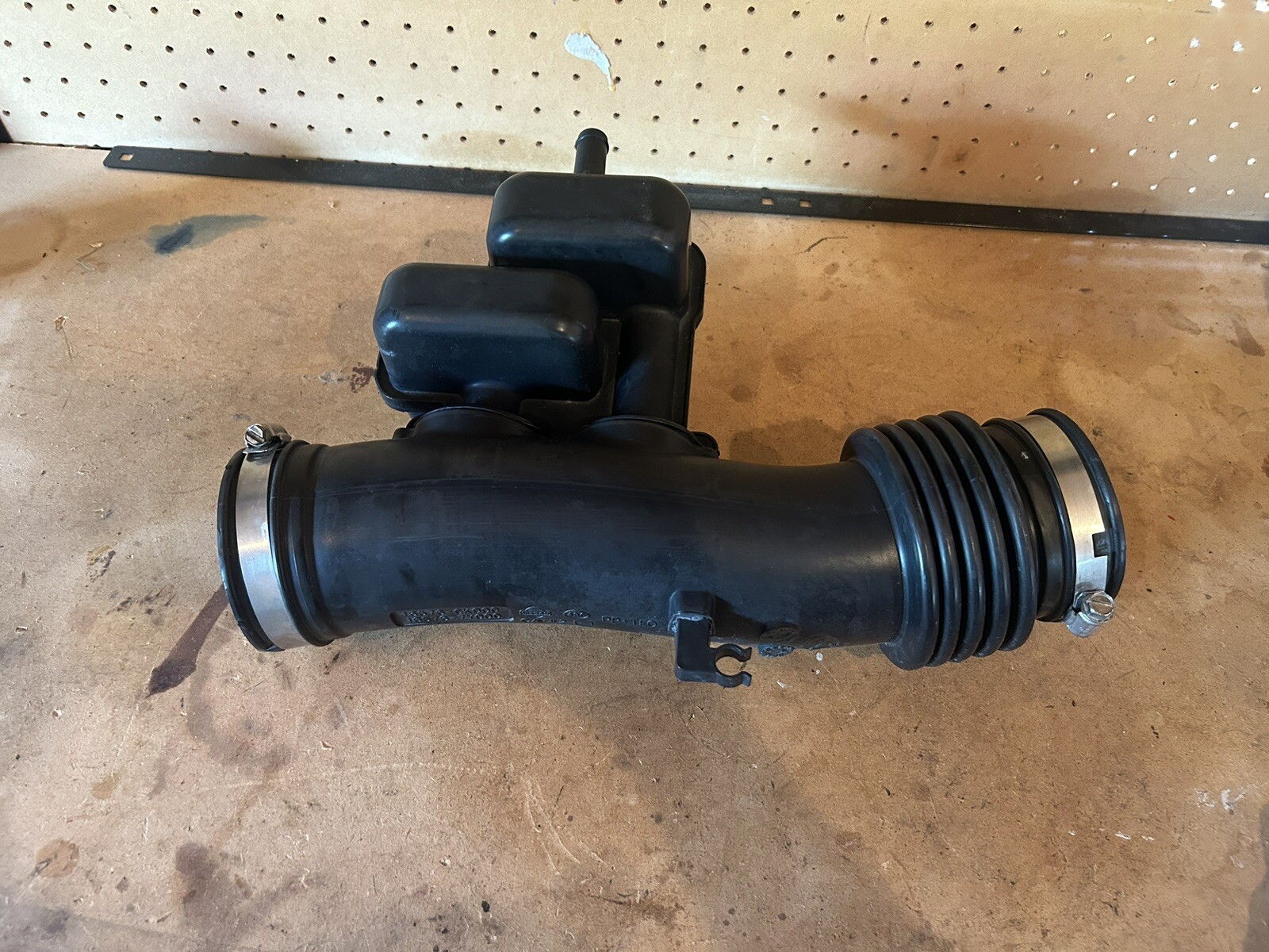 2006 Nissan Altima 3.5L Air Cleaner Duct P/N 16576 -7Y000 (stock #034 ...