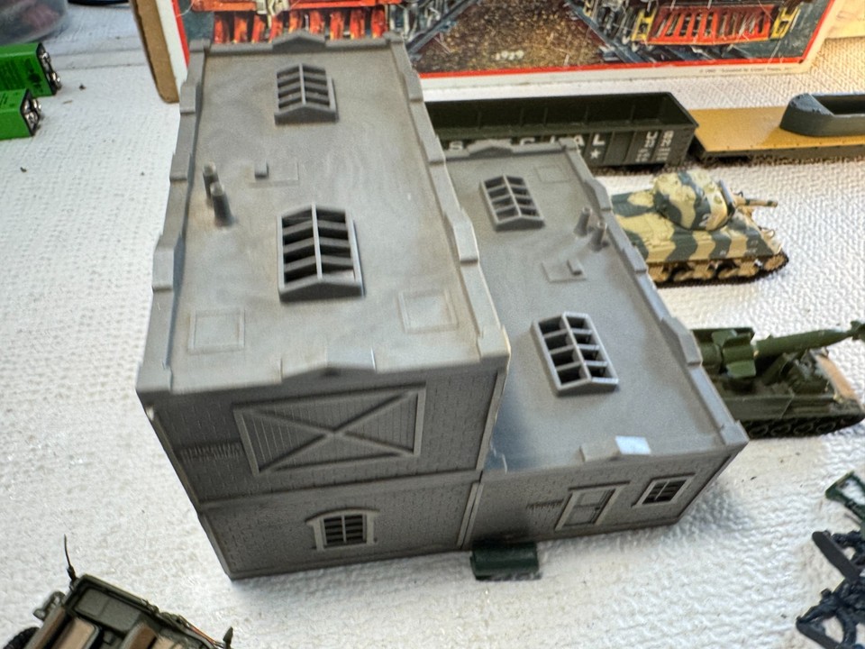 🚂 OFF HO LAYOUT- ARMY DEPOT WITH BUILDING, ARMY MEN, VEHICLES,TRAINS ⚡ ...