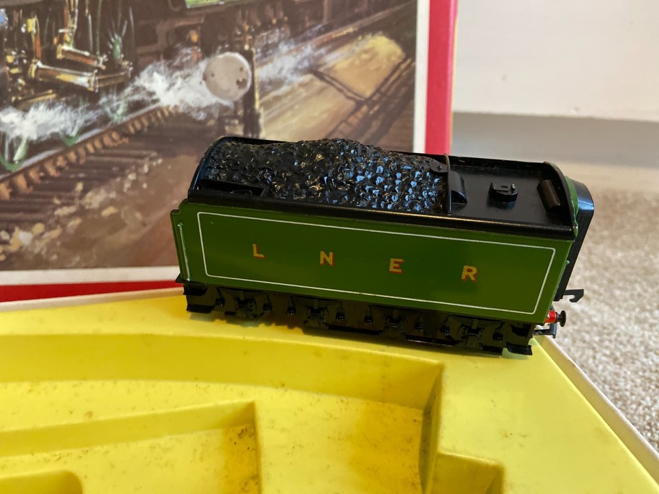 hornby flying scotsman VINTAGE. SPARES OR REPAIRS PLEASE READ FULL ...
