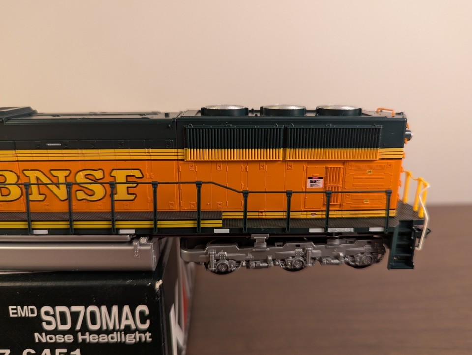 Kato HO Scale SD70MAC BNSF Heritage 2 #8802 "Nose Light" DCC Ready | eBay