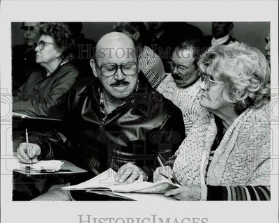 1993 Press Photo Cuban Mario and Pilar De La Cruz study during INS ...