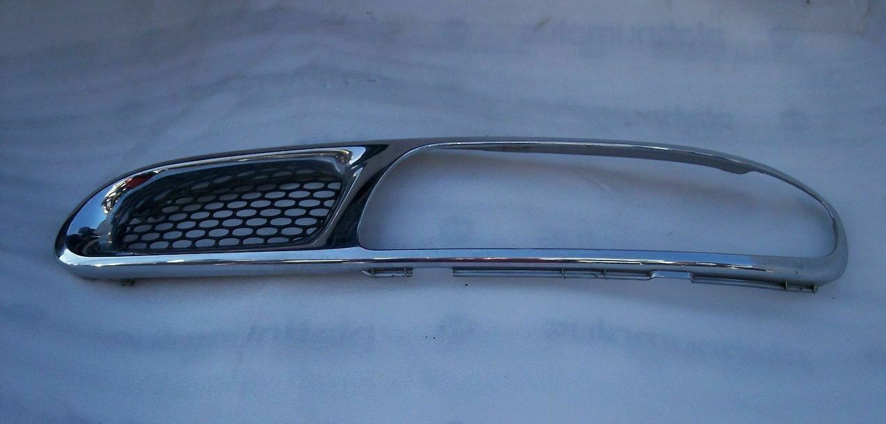 2002-2004 Oldsmobile Bravada Left Headlight Grill Grille Chrome ...