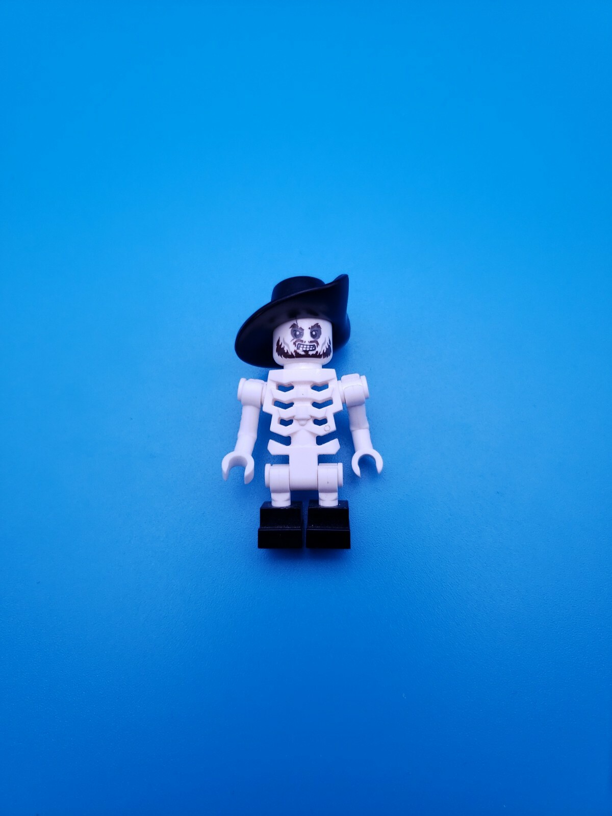 Lego Pirates of Caribbean Minifigure Skeleton Barbossa w/ Hat 4181! | eBay
