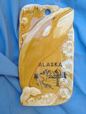 VINTAGE ALASKA SPOON REST BLUE WHALE SOUVENIR FLAG TOTEM POLE CERAMIC ...