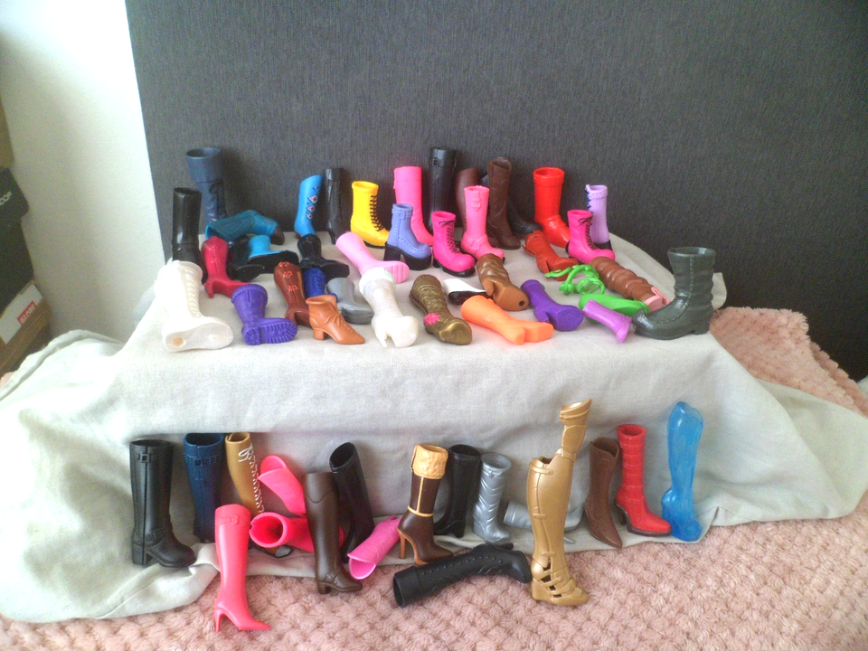 BUNDLE 57 ODD BARBIE DOLLS BOOTS MIXED SIZES EX | eBay UK