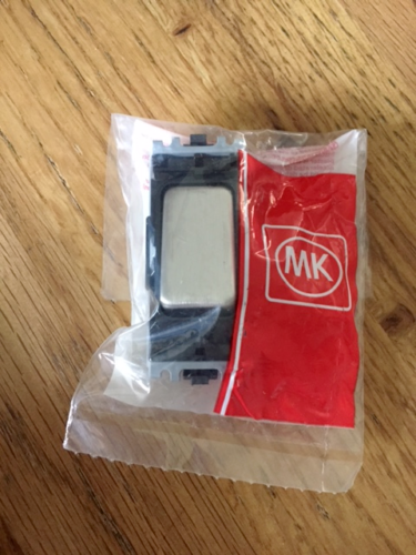 MK K4885 SAA B Grid Plus 10A SP 2 Way Push Switch Black - Silver ...