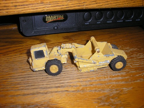 Vintage CAT Caterpillar Elevating Tractor Scraper Earth Mover Free ...