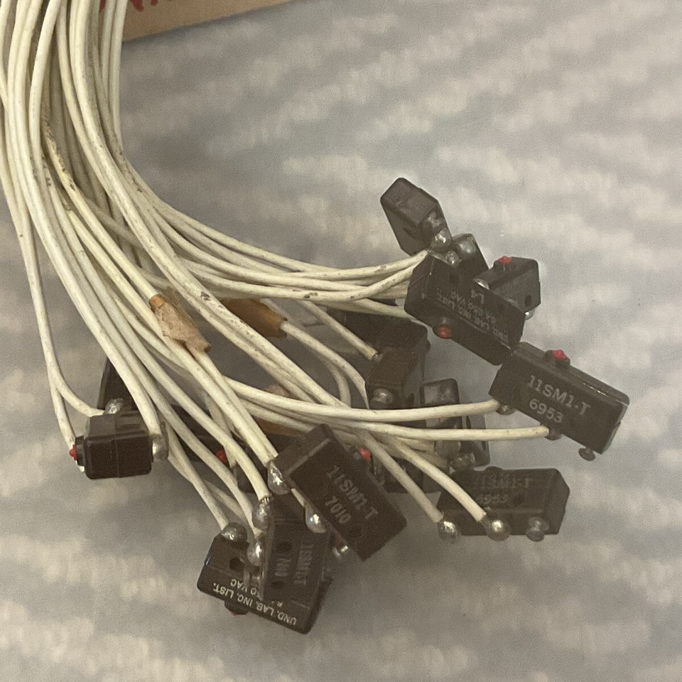 NOS (Lot of 19) Micro Switch 11SM1-T (5A 250VAC) Snap Switches NEW Old ...