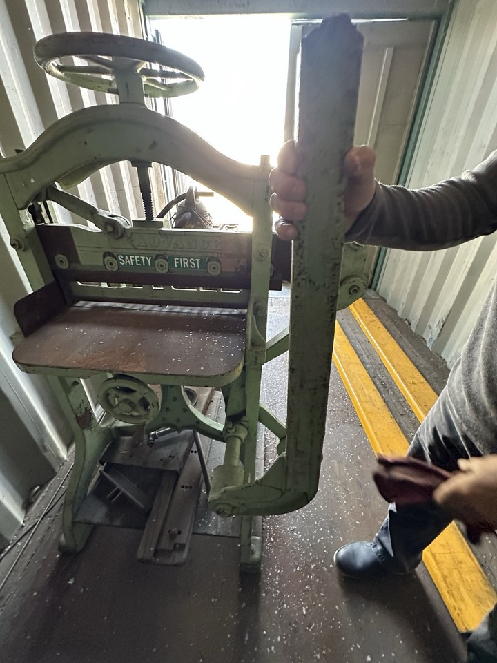 Antique Cast Iron Paper Cutting Guillotine Advance Co. 22-1/2” Circa ...