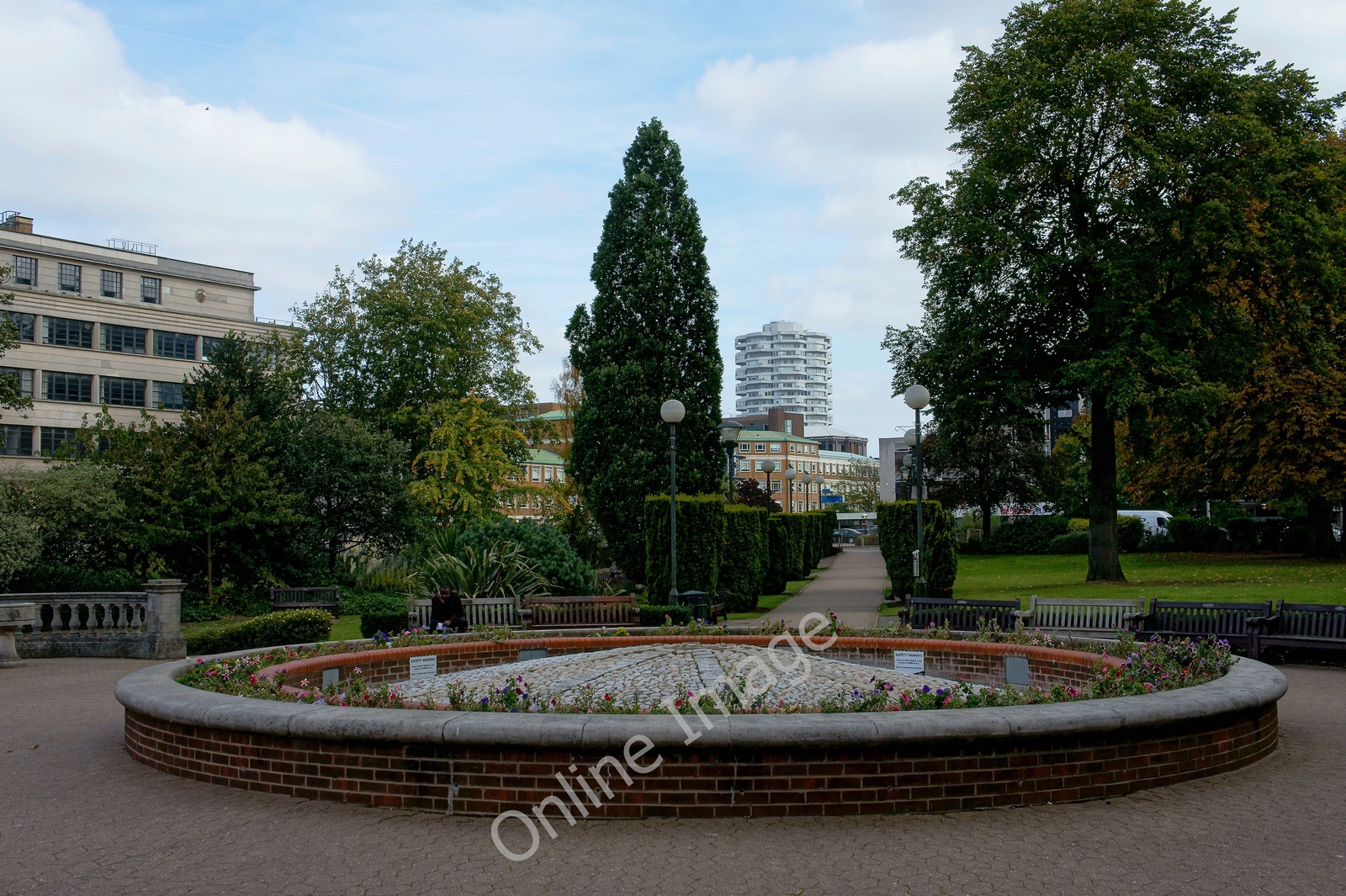 Photo 12x8 The Queen's Gardens, Croydon Croydon/TQ3365 Opened by Queen El c2011 | eBay