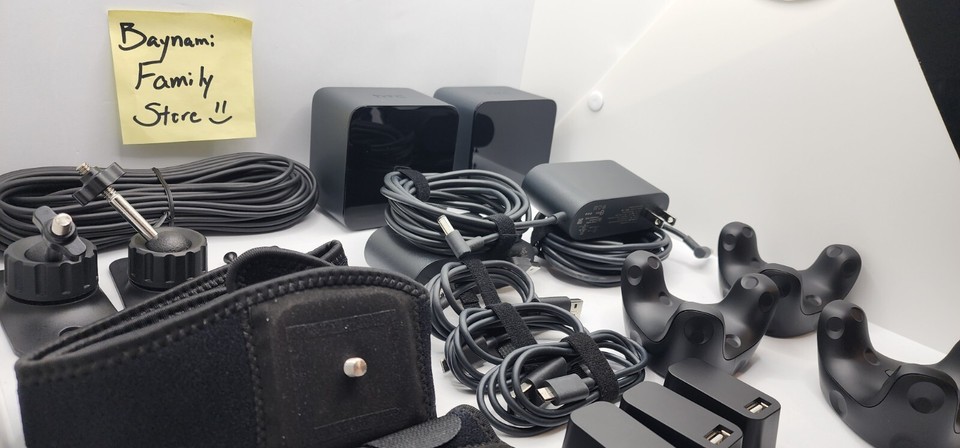 🔥3 HTC VIVE Trackers 3.0 + 3x Straps 2x Base Stations VRChat Full Body ...