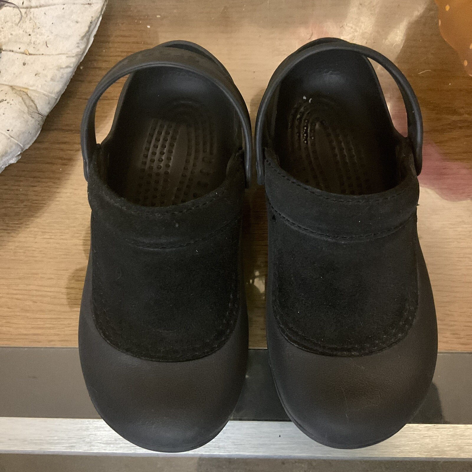 CROCS WOMENS TROIKA SUEDE TRIM COMFORT CLOGS 6 - Gem