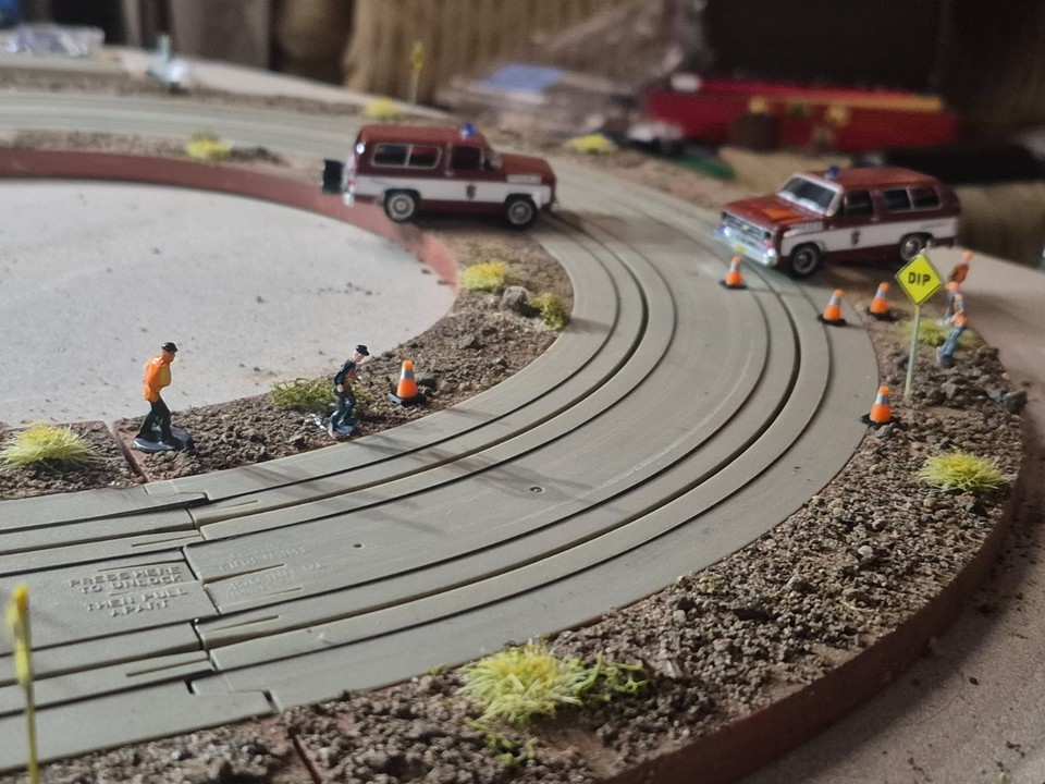 Tyco Custom Plam Beach RAMABLE POLICE ROADBLOCK US1 SLOT CAR TRACK ...