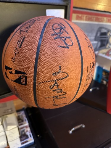 2013-14 Spalding Chicago Bulls Team Signed Basketball Rose,butler, Noah ...