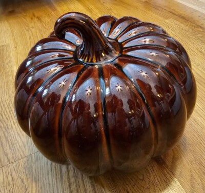 NEW GORGEOUS LIVING QUARTERS STONEWARE BROWN DECORATIVE PUMPKIN ...
