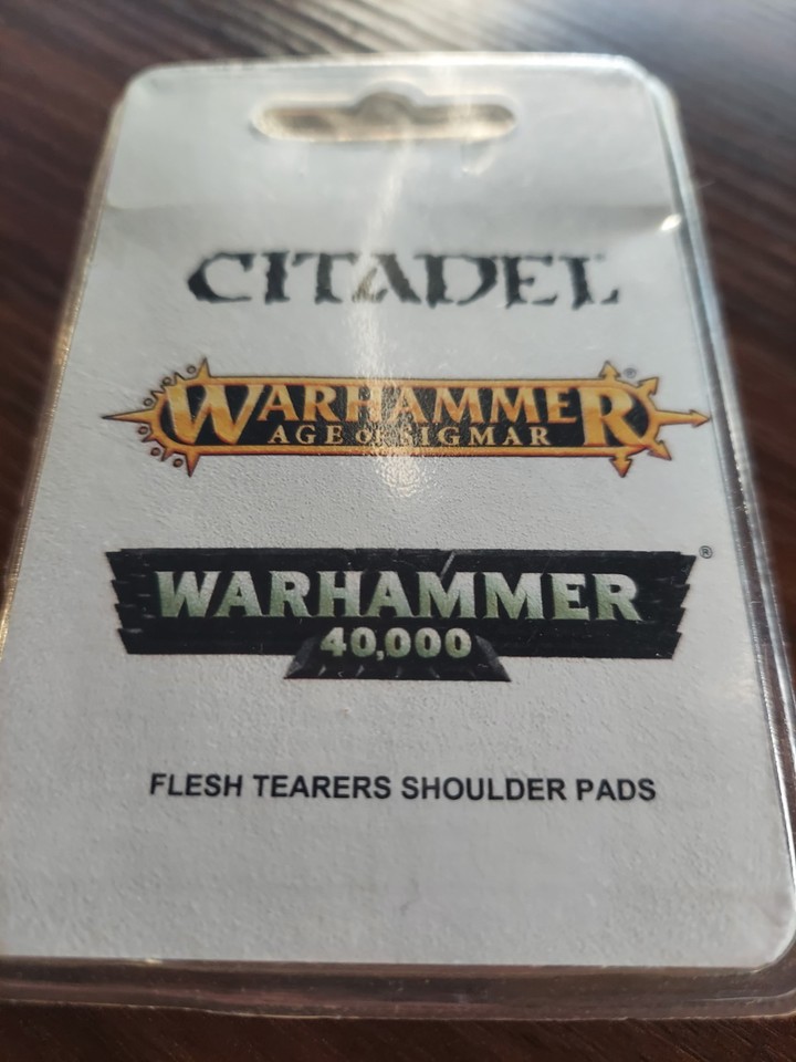 Warhammer 40,000 Blood Angels Flesh Tearers Shoulder Pads (Pauldrons ...