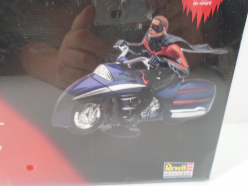 1997 REVELL--BATMAN & ROBIN--ROBIN'S REDBIRD BIKE--MODEL KIT (NEW) 1/12 ...