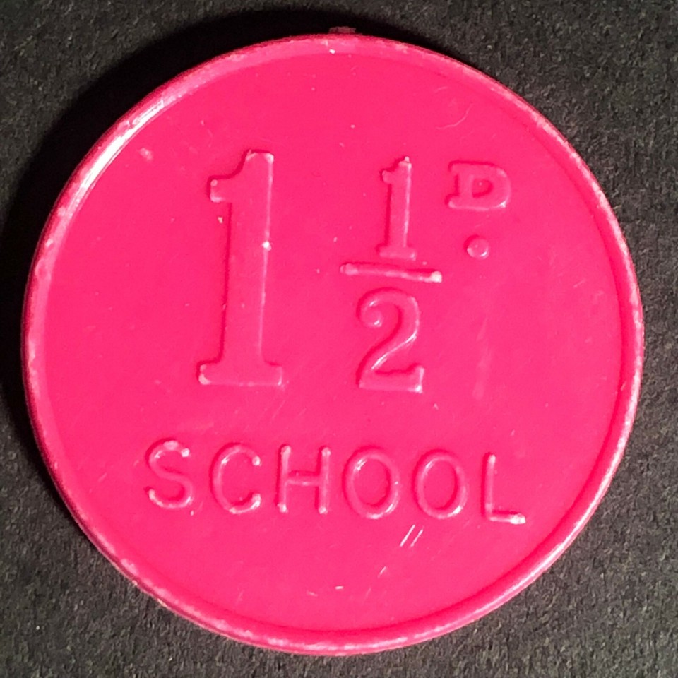 Plymouth Trams Buses School England Plastic Token Red 1 1/2D 25mm c50's ...