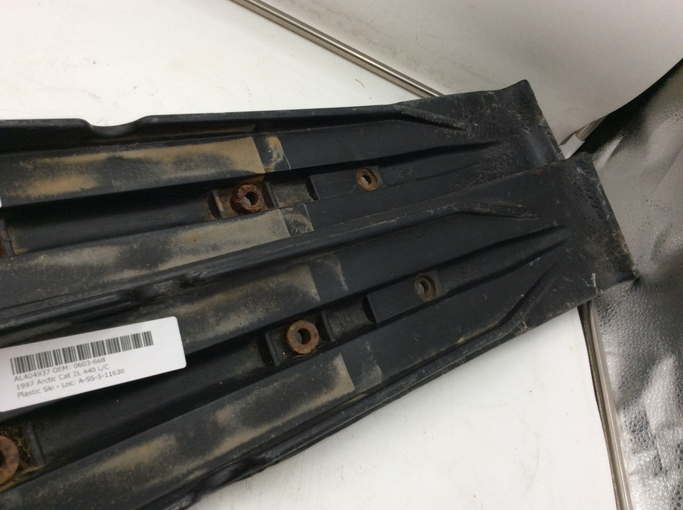 Arctic Cat Ski Pair 96-99 ZRT 0603-668 Plastic Skis ZR ZL Z Pantera EXT ...