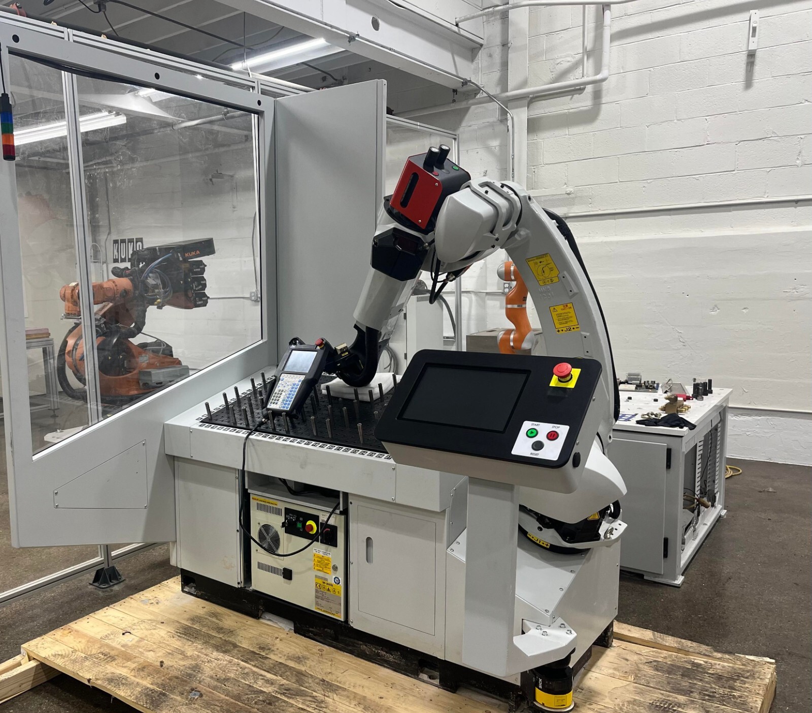 Fanuc M20iD/25 Robot w/ R30iB Mate Plus - Machine Tending Setup ...