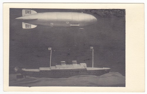 AK Foto "Zeppelin Hindenburg (LZ 129) + Dampfer Bremen" Modell Miniatur ...