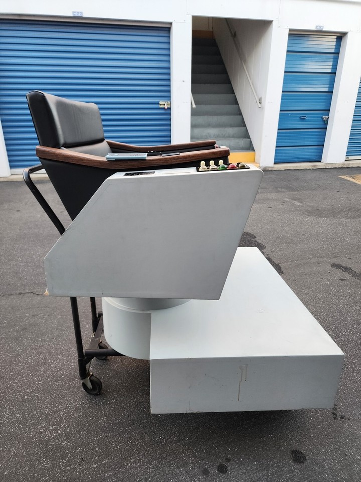 TOS STAR TREK CAPTAIN KIRK COMMAND CHAIR PROP THRONE AUTOGRAPHED ...