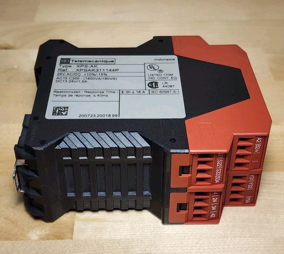 Telemecanique XPSAK311144P Safety Relay XPS-AK 24V AC/DC | eBay