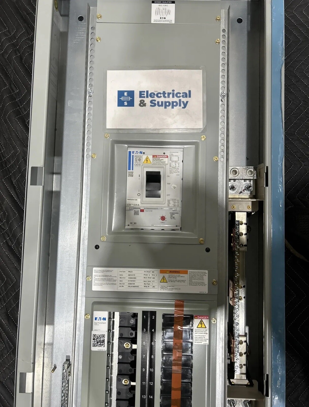 600 amp Panelboard main breaker 600 Amp Eaton 42 Space 3PH 4WIRE COPPER ...